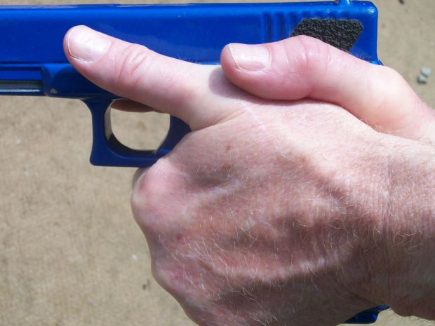 Friday Fundamentals (Segment 3) Properly gripping an autoloading pistol ...